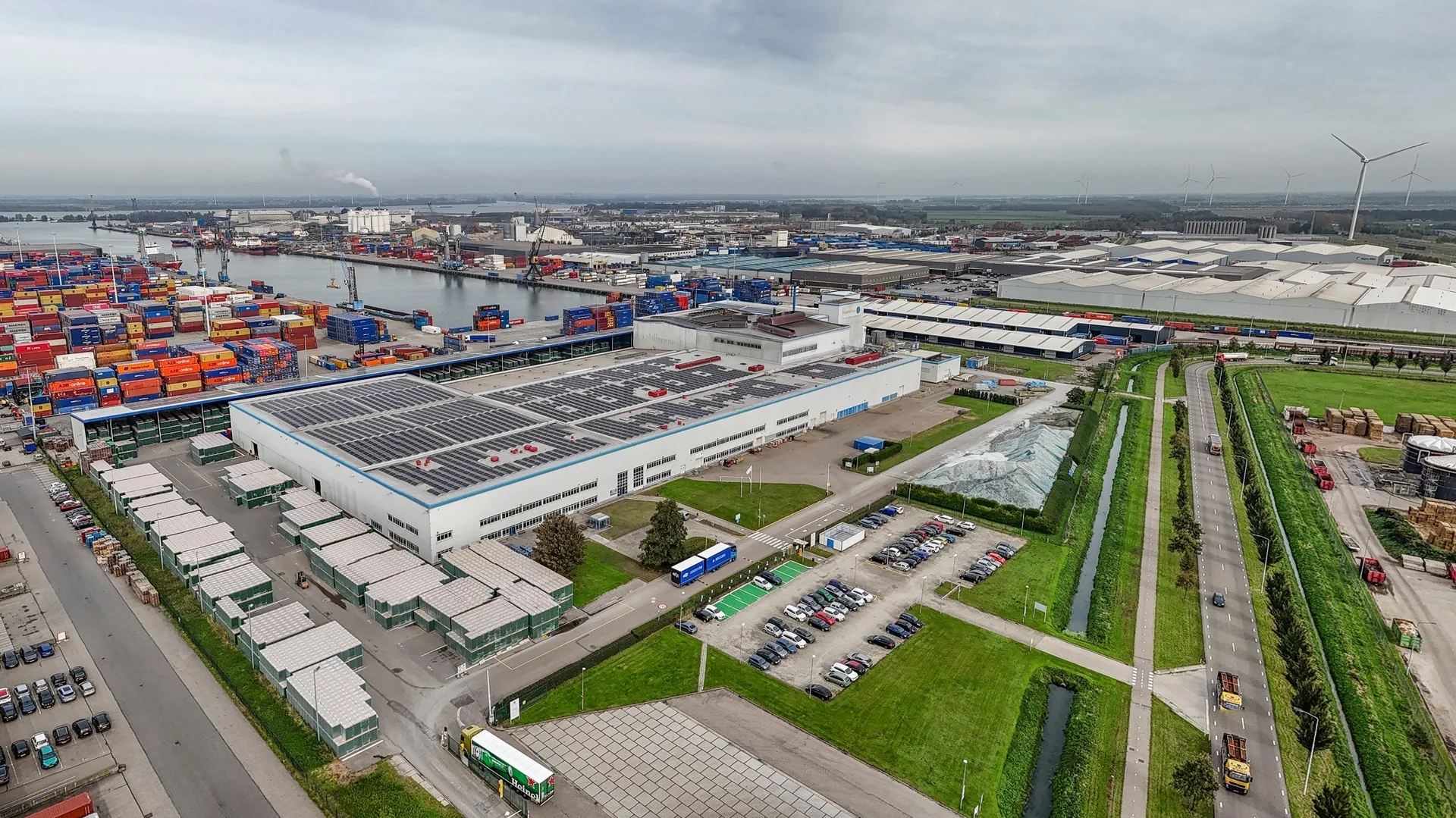 Solar Magazine - Ardagh Glass Packaging neemt zonnedak in gebruik