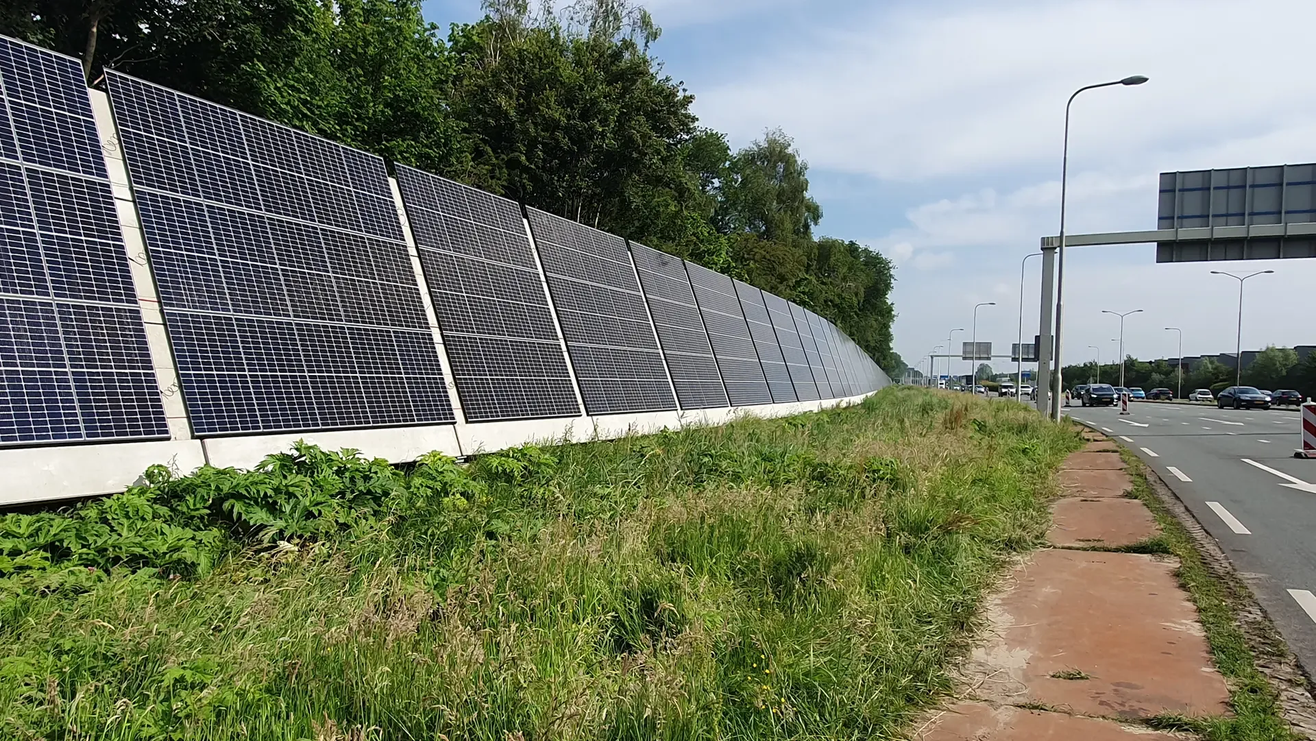 Solar & Storage Magazine - 2,5 kilometer lang geluidsscherm met ...
