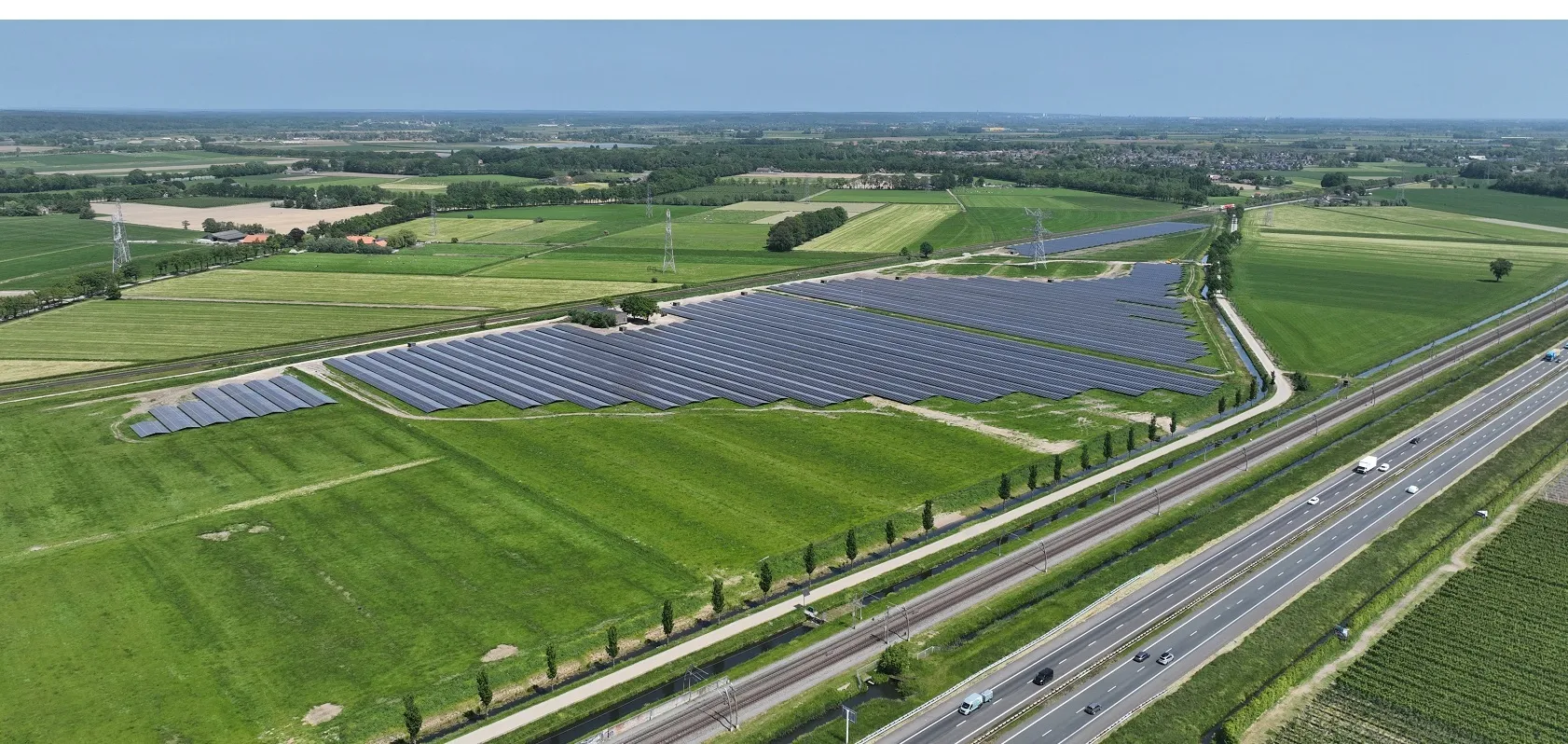 Solar Magazine - IZEN levert zonnepark Hemmen met 37.736 zonnepanelen op
