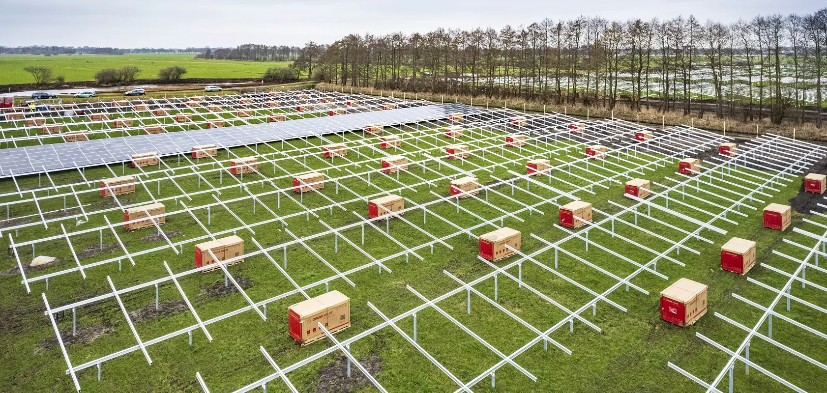 Solar & Storage Magazine - PowerField legt eerste zonnepaneel van ...