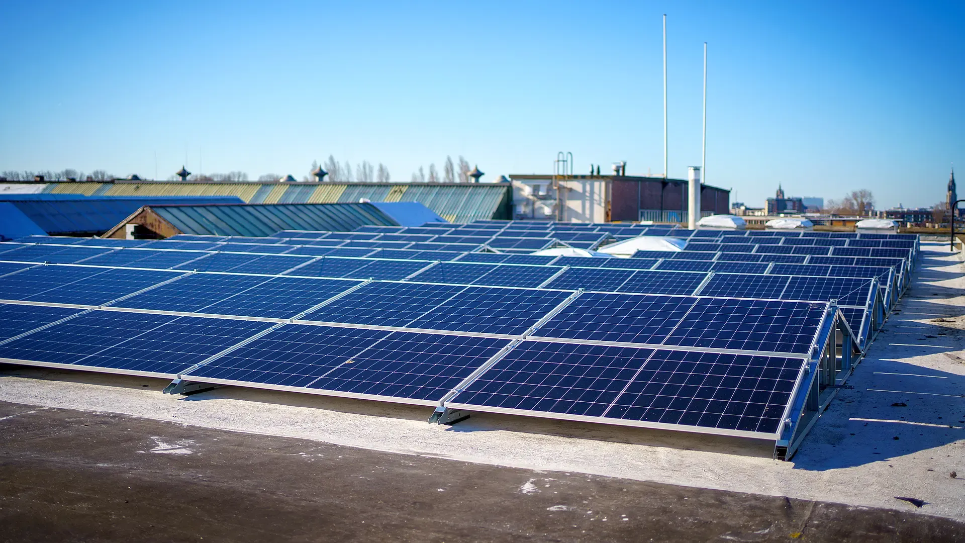 Solar Magazine - Montagespecialist voor zwakke daken RABLE haalt 2,5 miljoen euro op